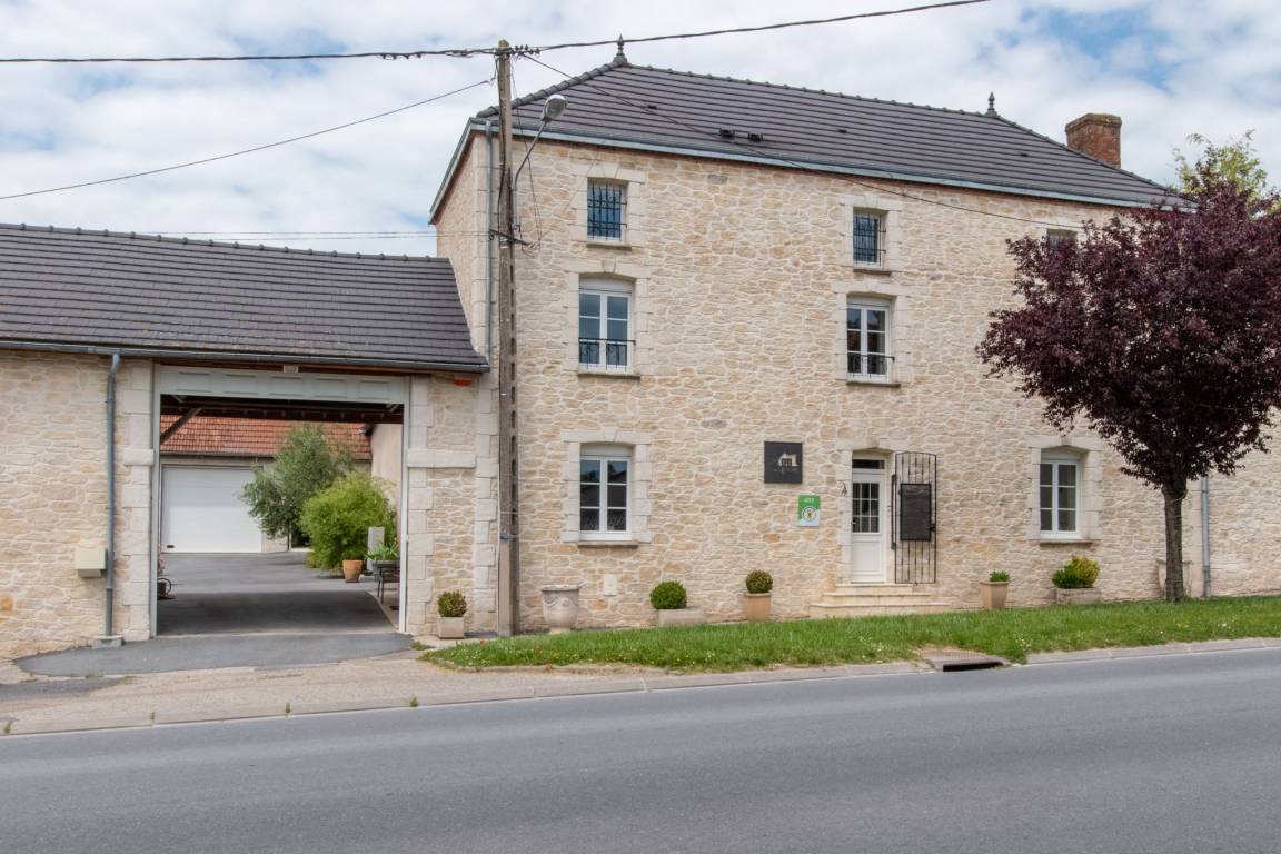 220 M² Gîte ∙ 5 Chambres ∙ 12 Personnes - Marne