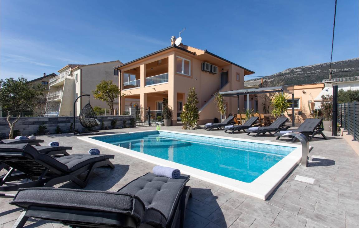 130 M² House ∙ 4 Bedrooms ∙ 8 Guests - Split