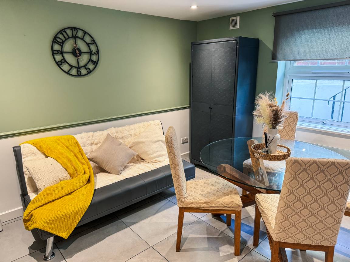 Apartment ∙ 1 Bedroom ∙ 2 Guests - Reading Station