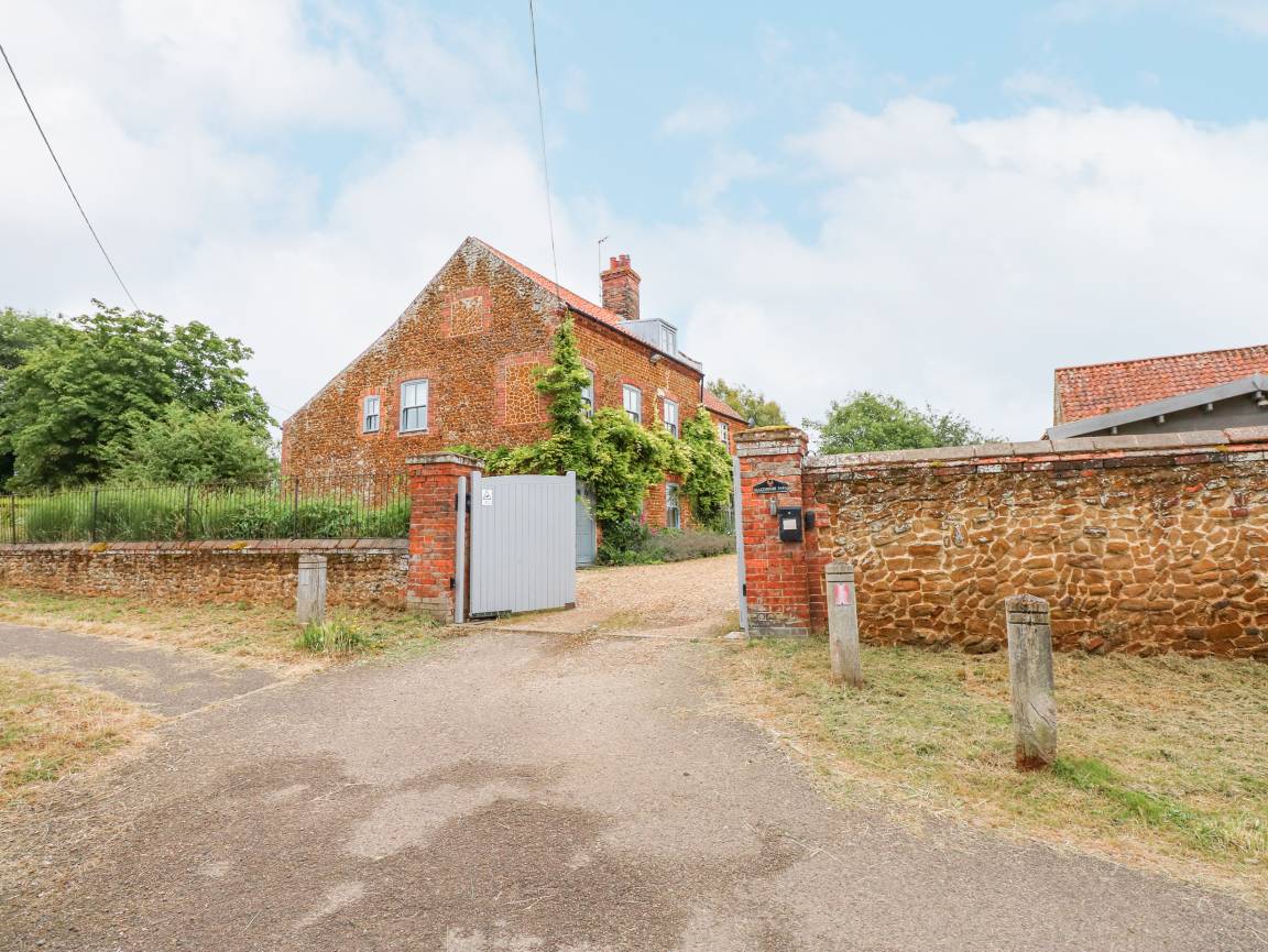 Cottage ∙ 5 Bedrooms ∙ 9 Guests - Snettisham