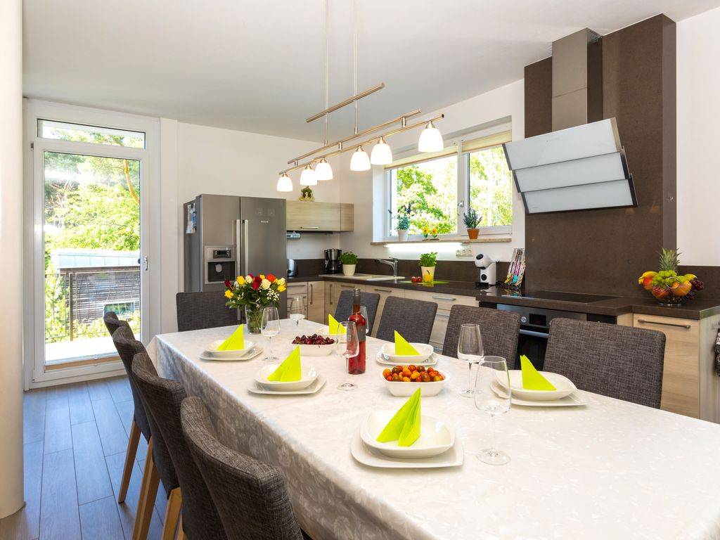 225 M² Ferienhaus ∙ 4 Schlafzimmer ∙ 6 Gäste - Kröslin