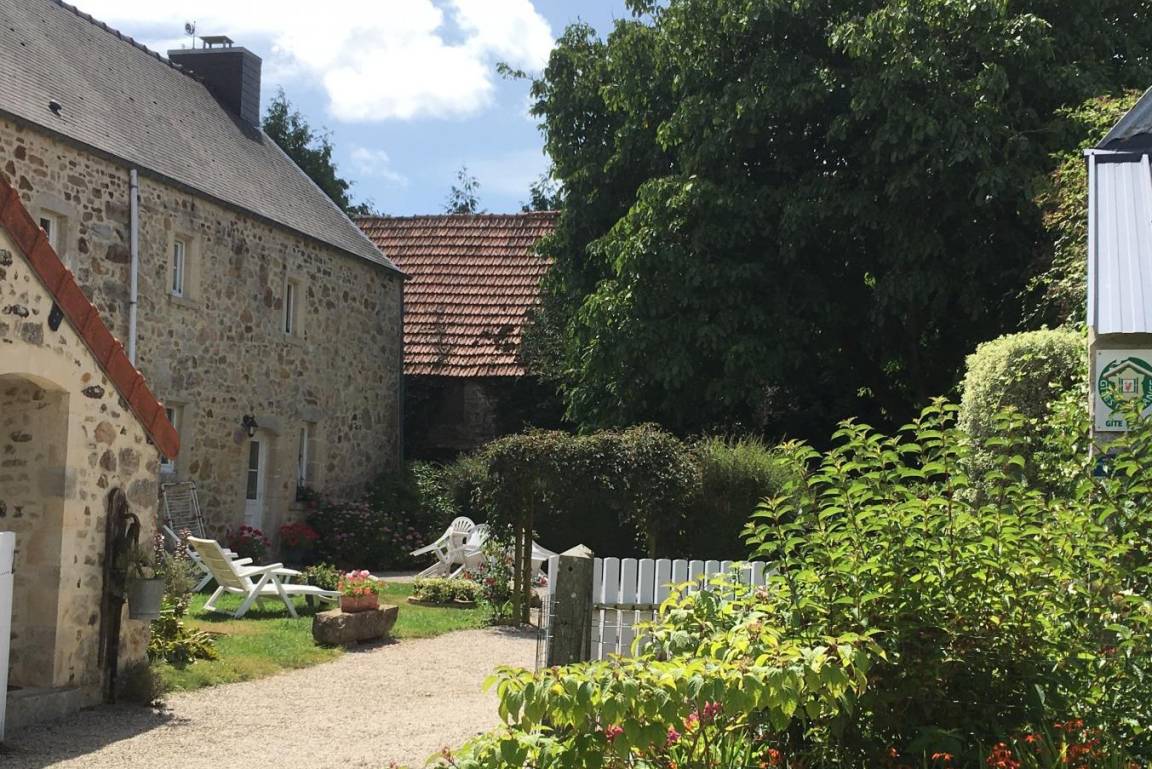 86 M² Gîte ∙ 2 Chambres ∙ 4 Personnes - Manche