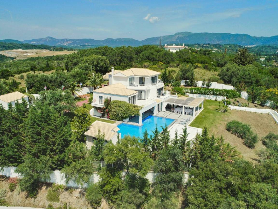 Villa ∙ 8 Bedrooms ∙ 23 Guests - Corfu