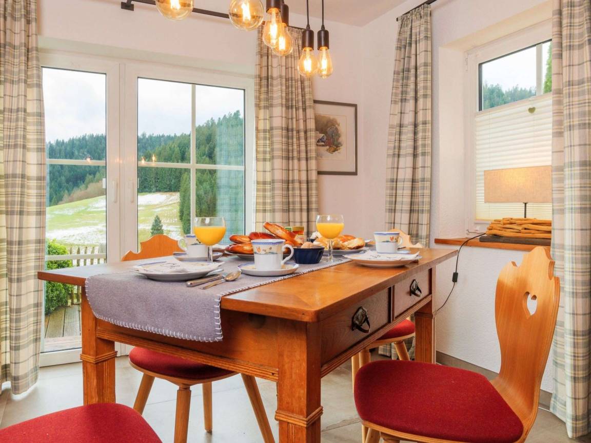 75 M² Ferienhaus ∙ 2 Schlafzimmer ∙ 5 Gäste - Alpirsbach