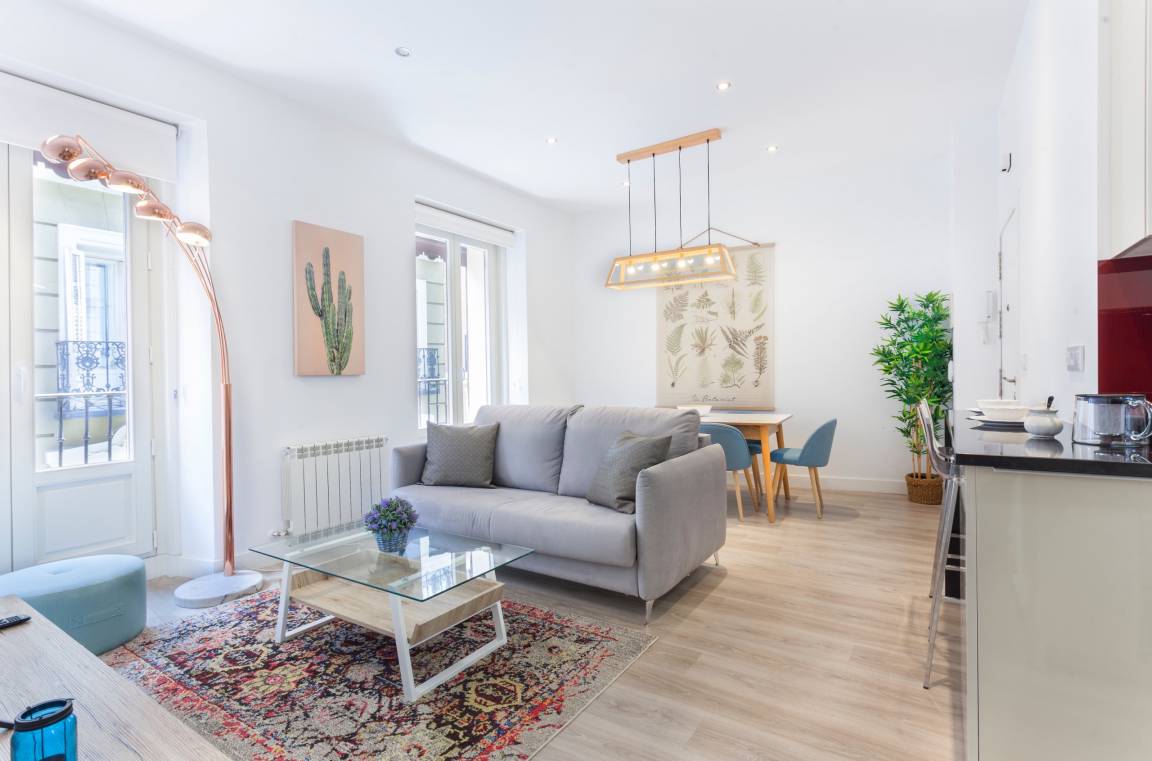 70 M² Apartment ∙ 2 Bedrooms ∙ 6 Guests - Madrid
