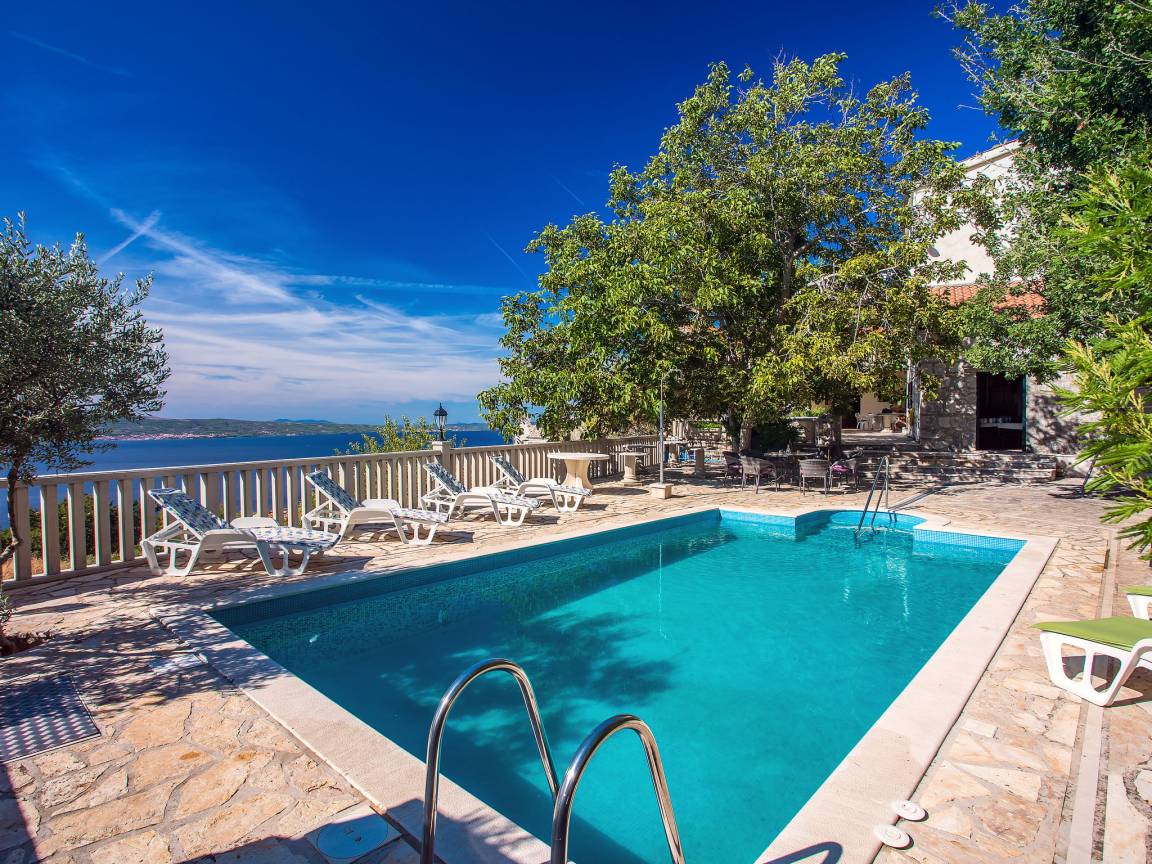 250 M² House ∙ 6 Bedrooms ∙ 8 Guests - Omiš