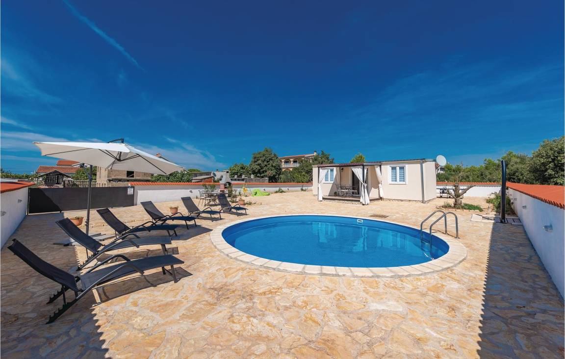 65 M² House ∙ 2 Bedrooms ∙ 6 Guests - Biograd na Moru