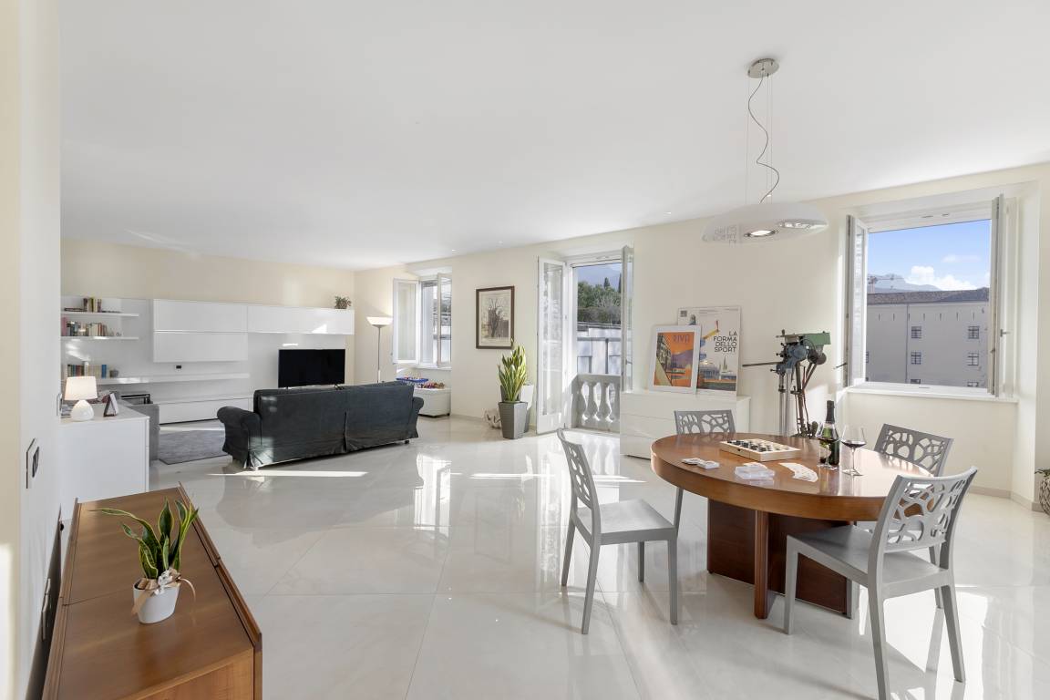 240 M² Apartment ∙ 2 Bedrooms ∙ 5 Guests - Riva del Garda