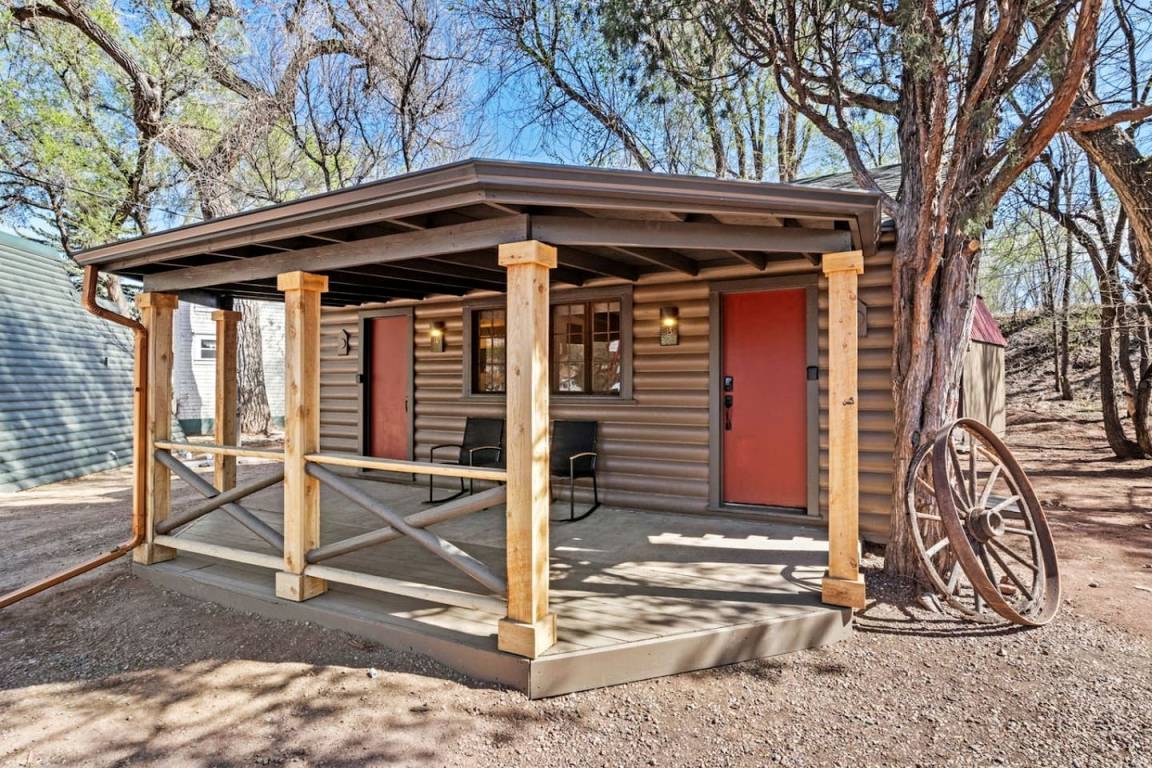 House ∙ 1 Bedroom ∙ 2 Guests - Colorado Springs, CO