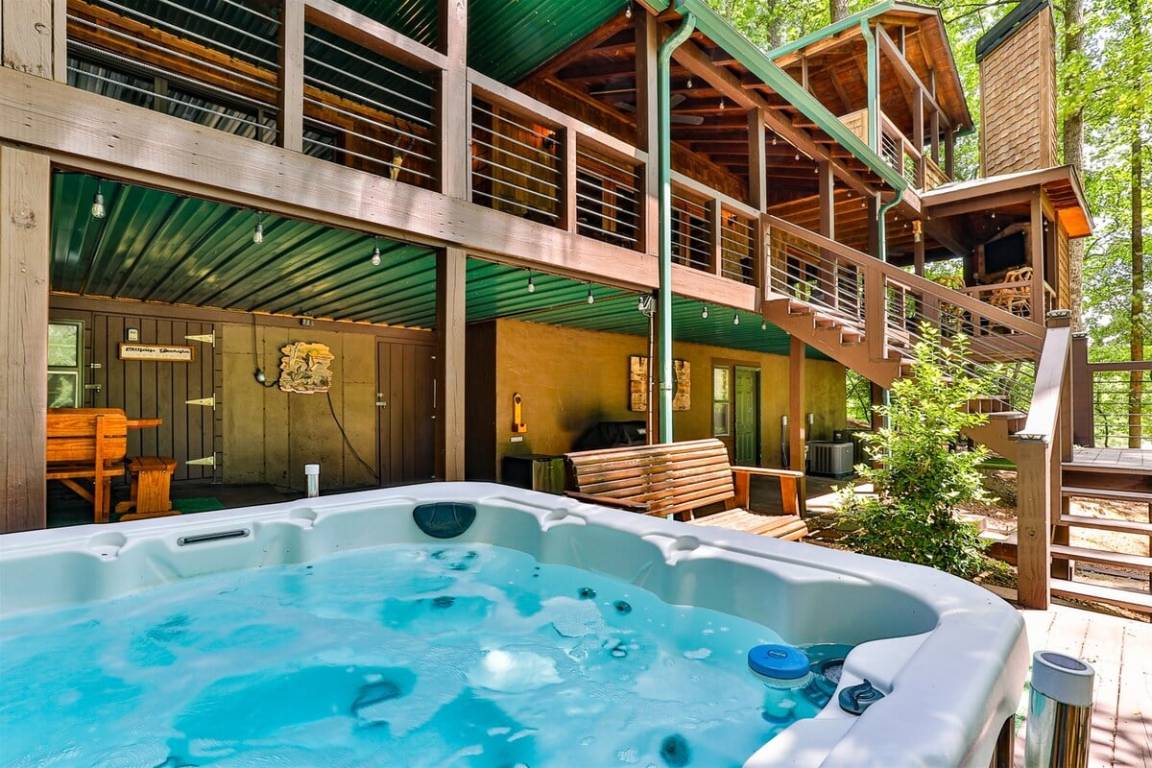 Cabin ∙ 4 Bedrooms ∙ 14 Guests - Ellijay