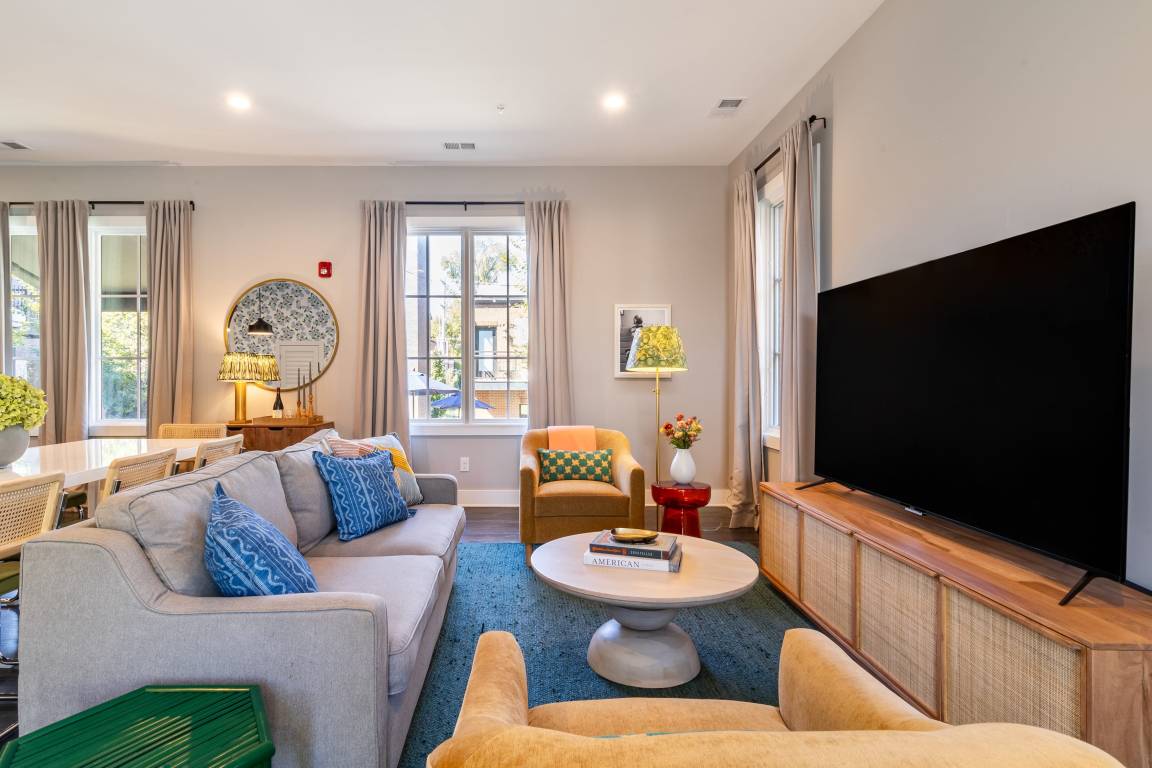 185 M² Apartment ∙ 4 Bedrooms ∙ 12 Guests - Bridgestone Arena