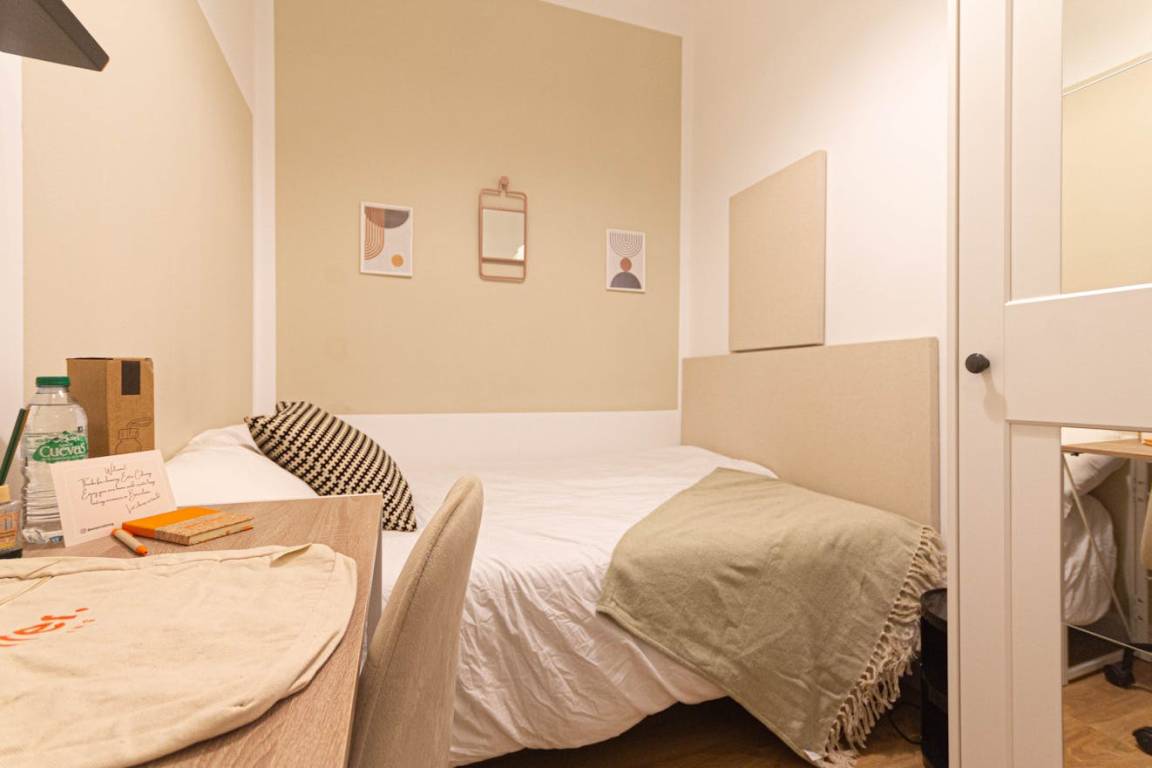 120 M² Private Room ∙ 1 Bedroom ∙ 1 Guest - Barcelona