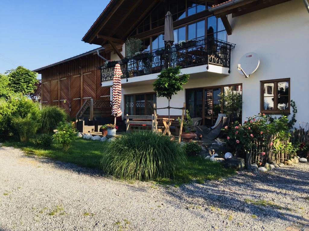 105 M² Ferienwohnung ∙ 2 Schlafzimmer ∙ 5 Gäste - Riedering
