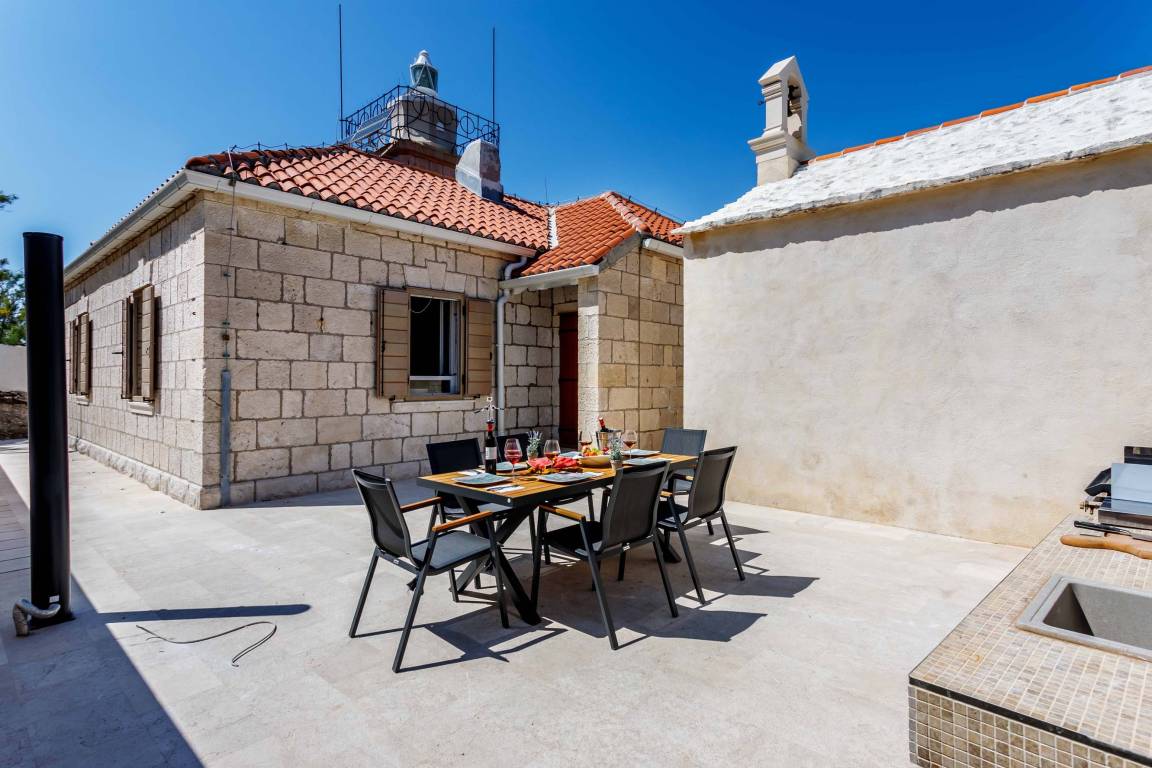 Villa ∙ 2 Schlafzimmer ∙ 4 Gäste - Omiš
