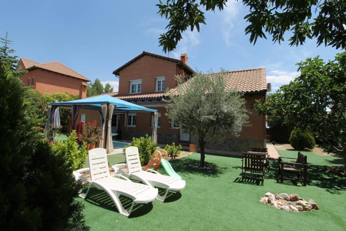 200 M² Casa ∙ 5 Habitaciones ∙ 16 Huéspedes - Aranjuez