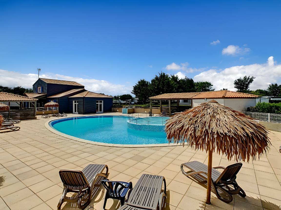 40 M² Caravan ∙ 3 Bedrooms ∙ 8 Guests - Apremont