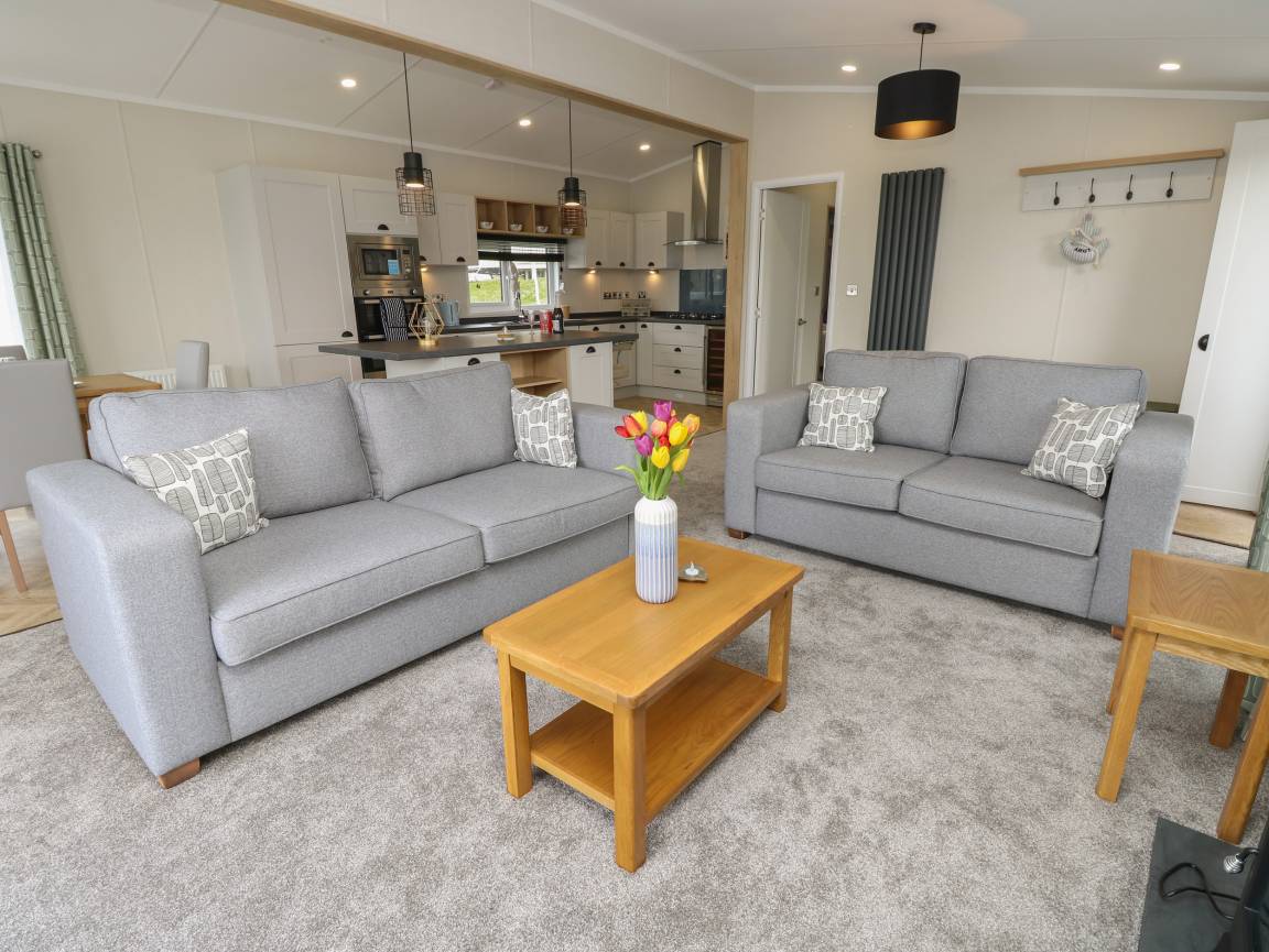 Cottage ∙ 3 Bedrooms ∙ 6 Guests - Whitecliff Bay Holiday Park
