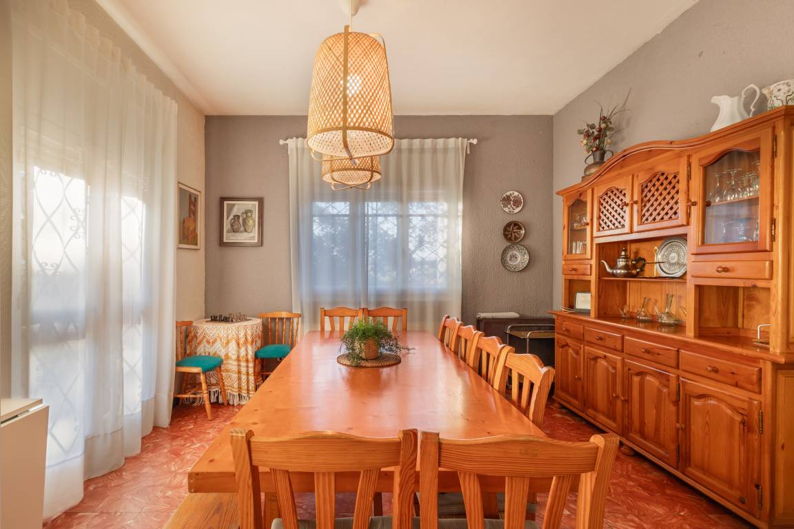 200 M² House ∙ 5 Bedrooms ∙ 18 Guests - Calella