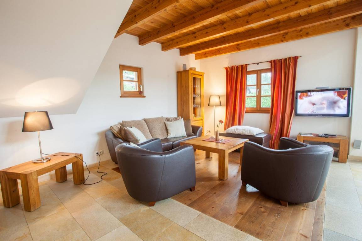 200 M² Ferienwohnung ∙ 4 Schlafzimmer ∙ 8 Gäste - Ohlstadt