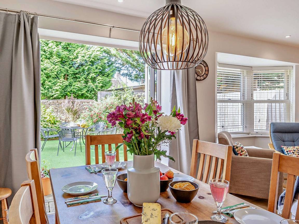 Cottage ∙ 3 Bedrooms ∙ 6 Guests - Bourton-on-the-Water