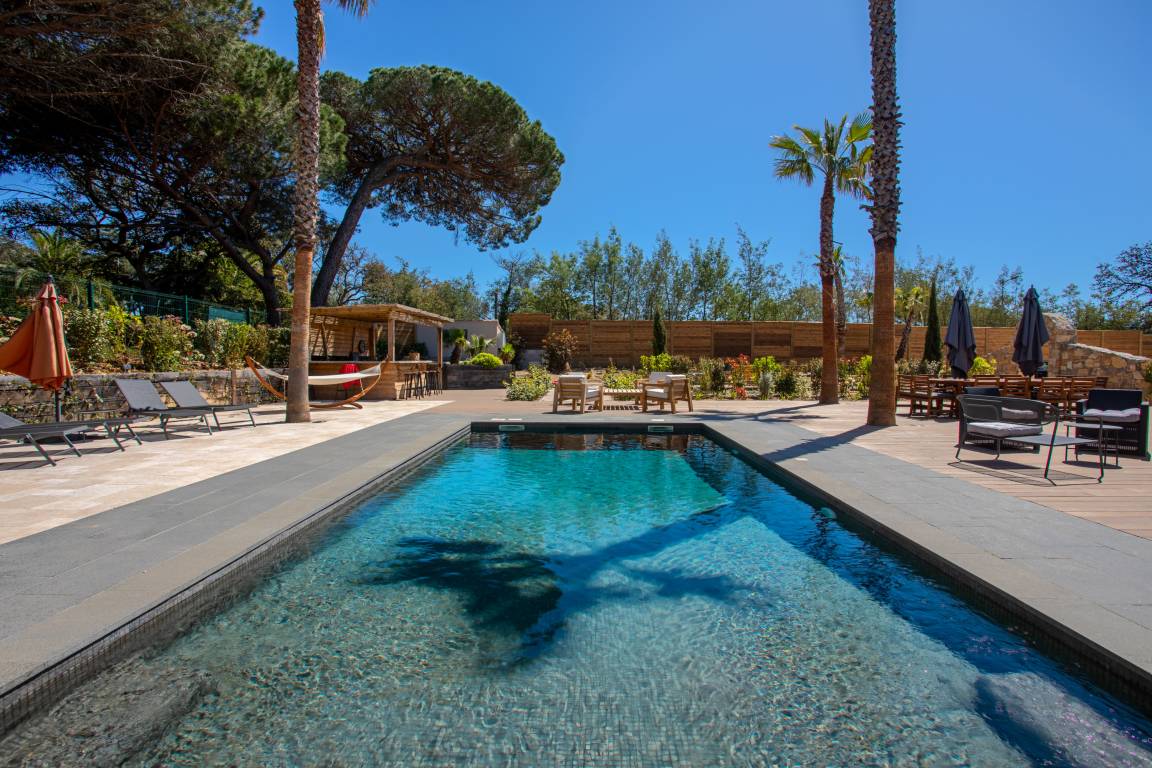 320 M² Villa ∙ 8 Bedrooms ∙ 16 Guests - Var