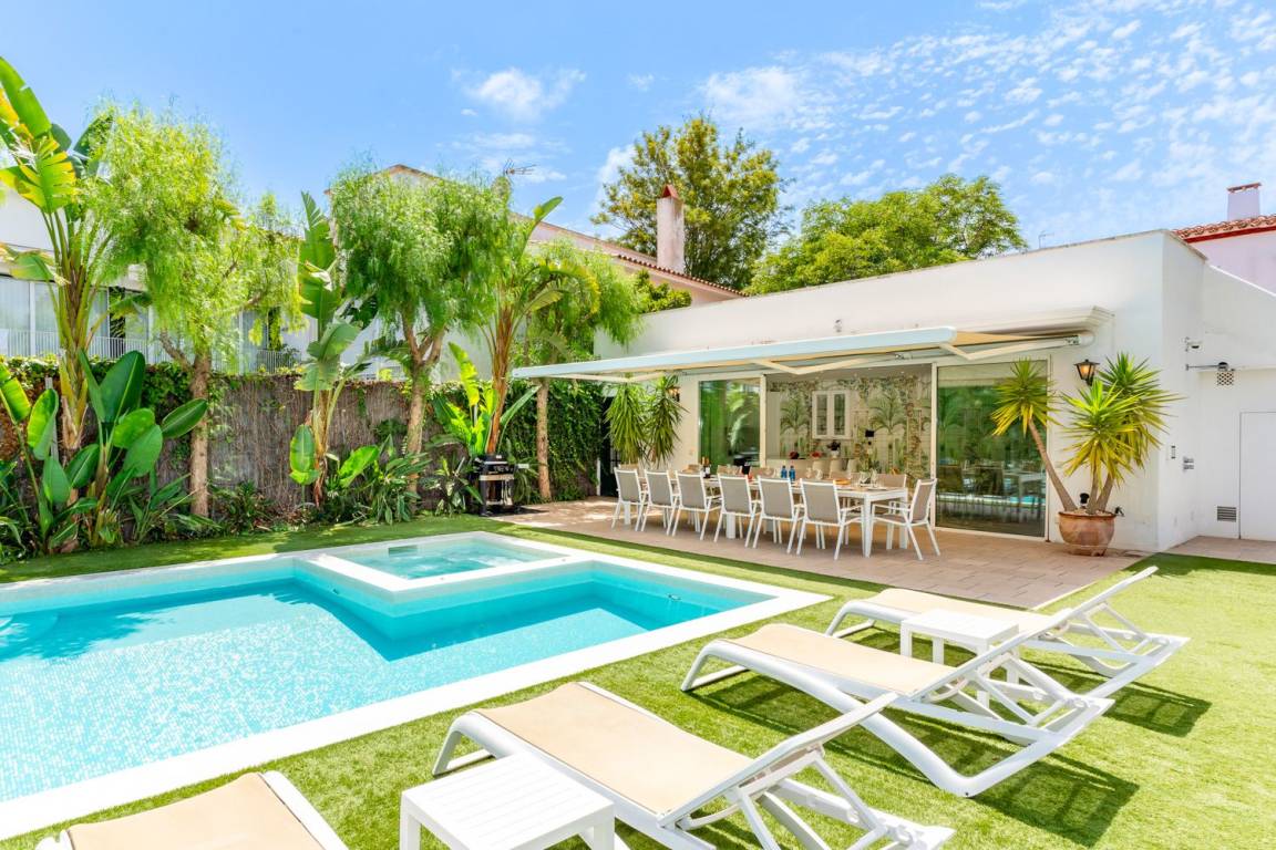 Villa ∙ 7 Bedrooms ∙ 14 Guests - Sitges