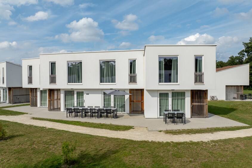 300 M² Bungalow ∙ 8 Chambres ∙ 16 Personnes - Belgique