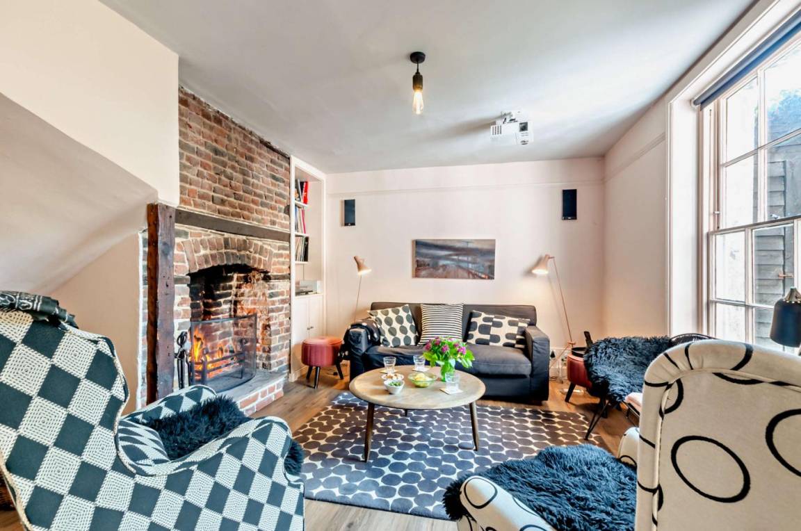 Cottage ∙ 4 Bedrooms ∙ 8 Guests - Deal