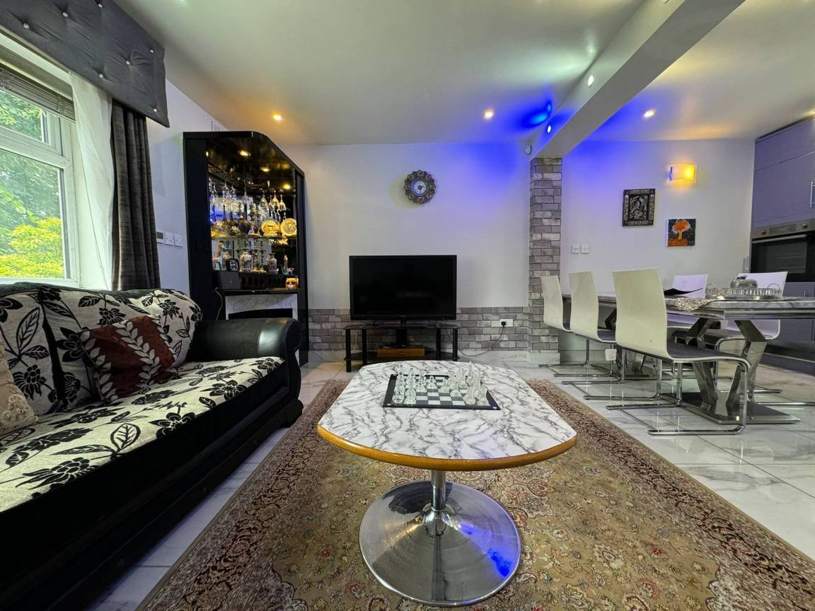 42 M² Talo ∙ 3 Makuuhuonetta ∙ 6 Vierasta - Liverpool