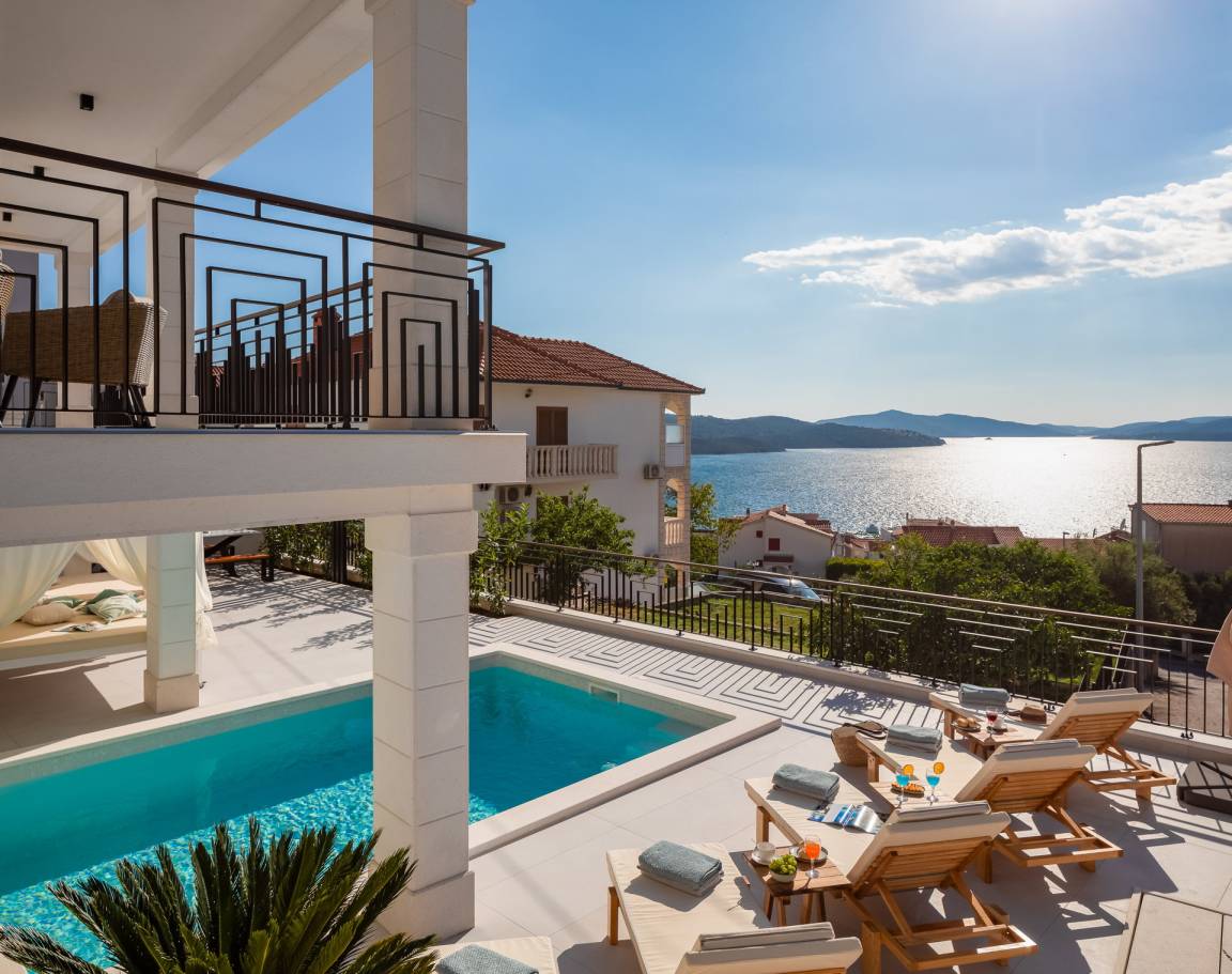 260 M² Villa ∙ 4 Bedrooms ∙ 10 Guests - Trogir