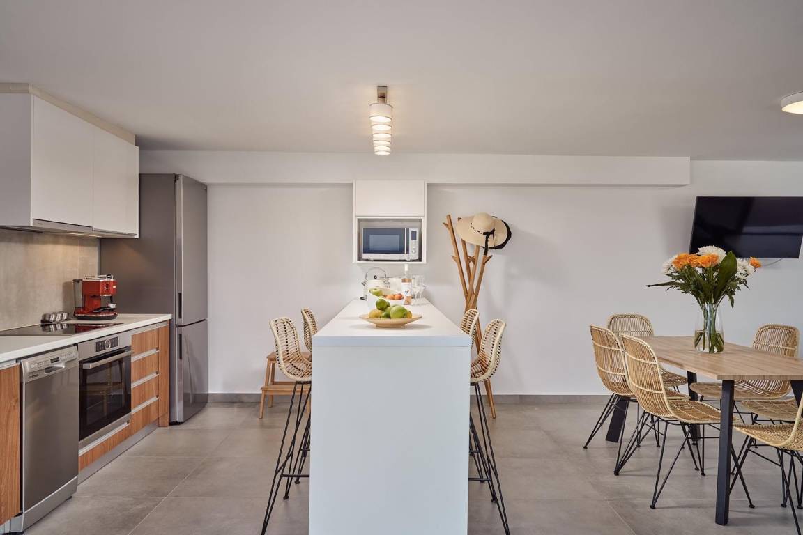 Villa ∙ 4 Bedrooms ∙ 8 Guests - Milos