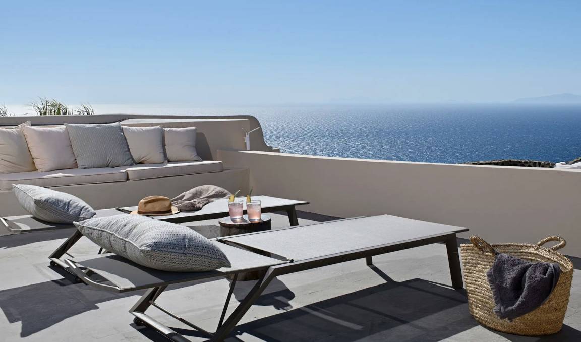 Villa ∙ 4 Bedrooms ∙ 8 Guests - Oia