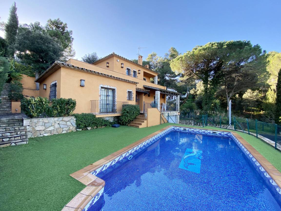 292 M² Cottage ∙ 3 Bedrooms ∙ 6 Guests - Aigua Blava