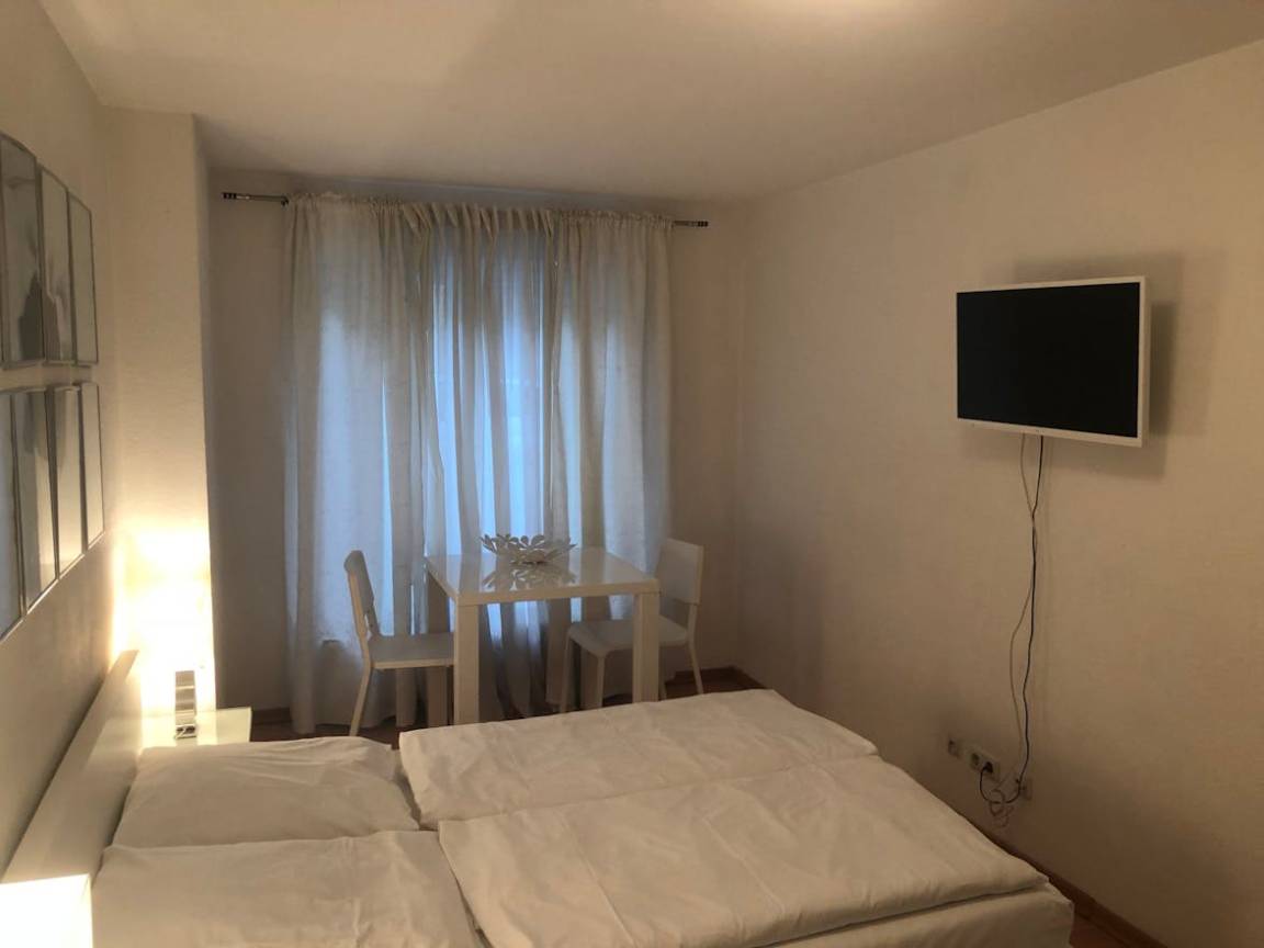 18 M² Ferienwohnung ∙ 1 Gast - Wesseling