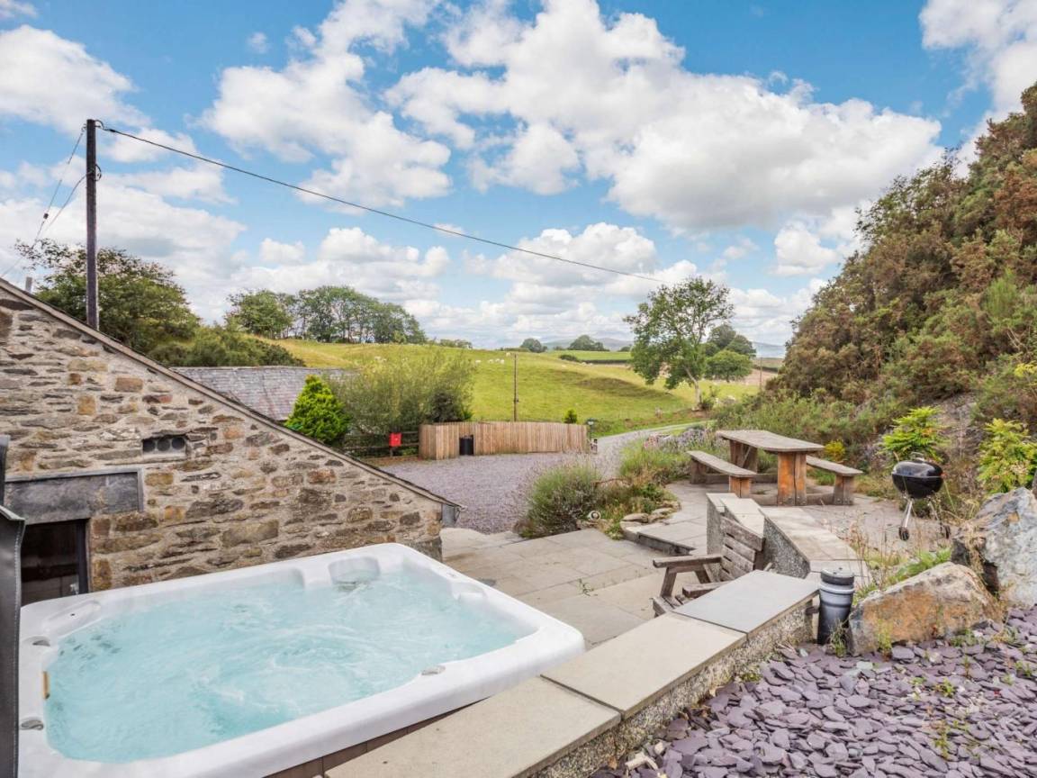 Cottage ∙ 4 Bedrooms ∙ 9 Guests - Betws-y-Coed