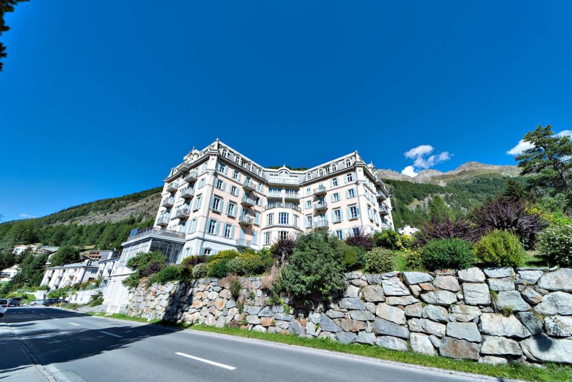 140 M² Apartment ∙ 3 Bedrooms ∙ 8 Guests - Pontresina
