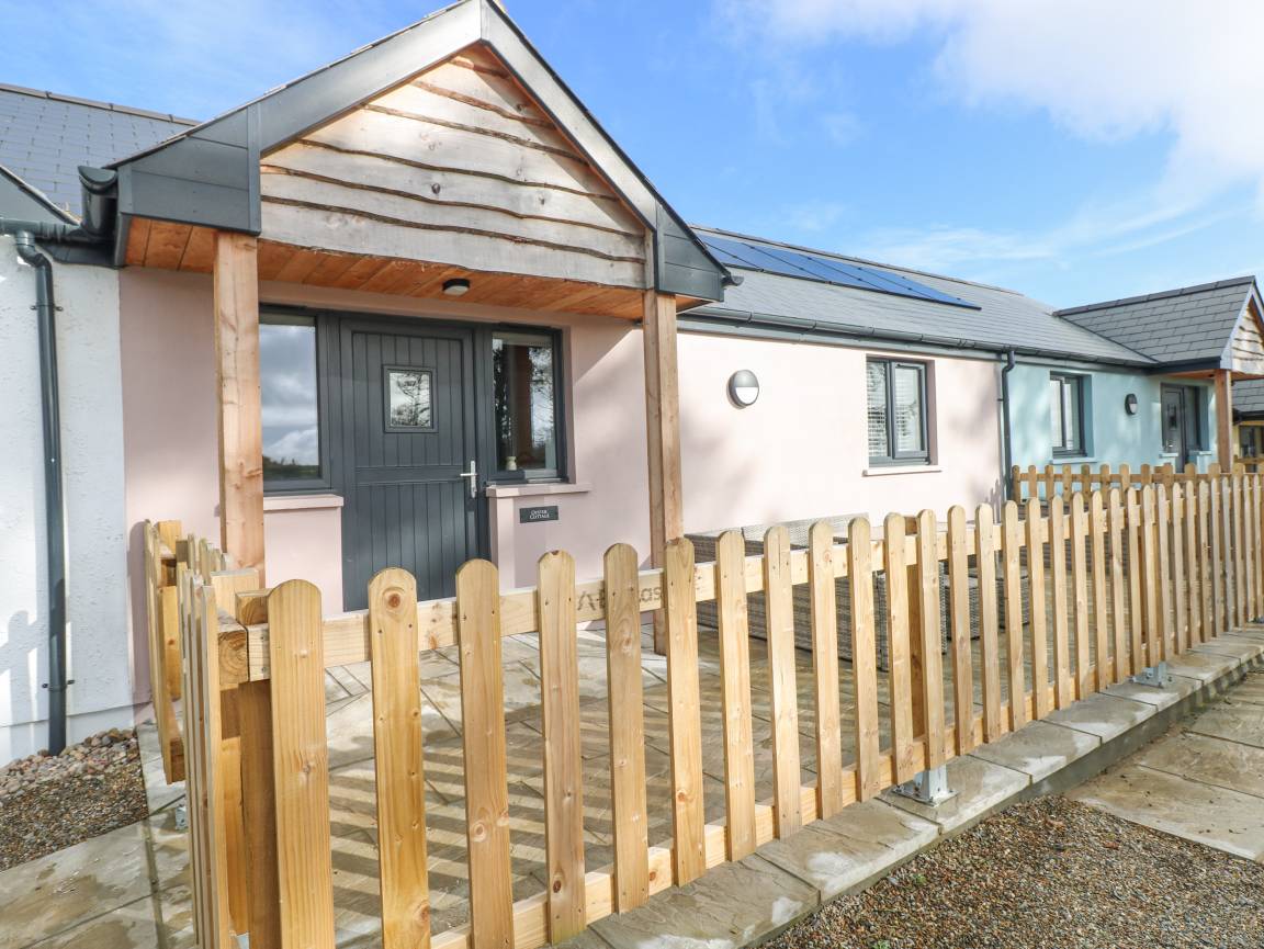 Mökki ∙ 2 Makuuhuonetta ∙ 4 Vierasta - Saundersfoot