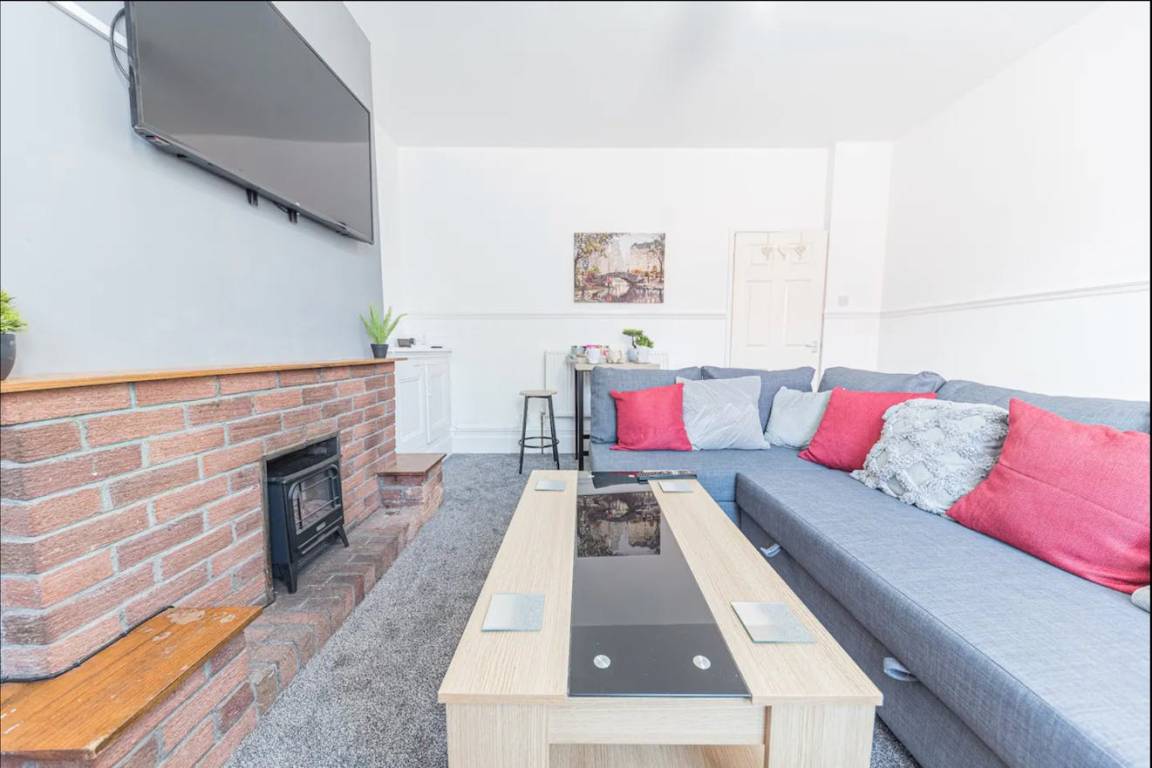 700 M² House ∙ 2 Bedrooms ∙ 4 Guests - Barrow-in-Furness