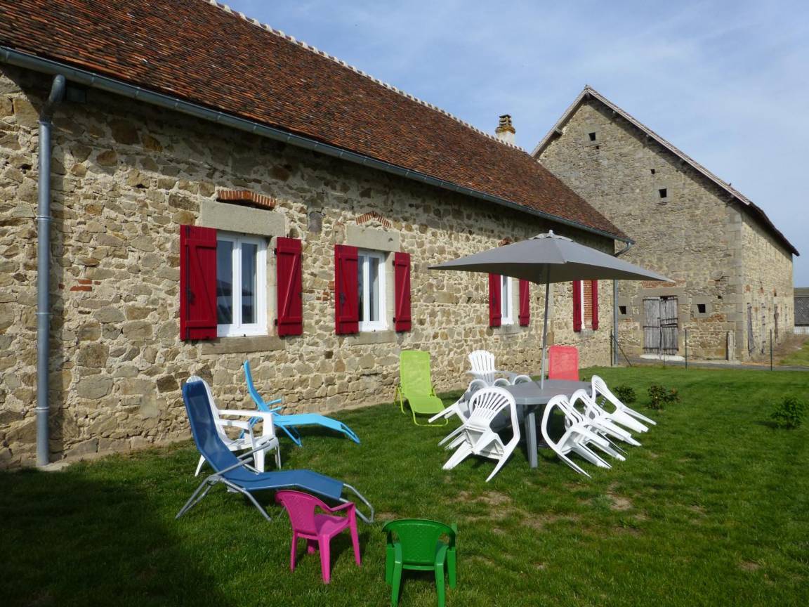 100 M² Cottage ∙ 3 Bedrooms ∙ 6 Guests - Auvergne