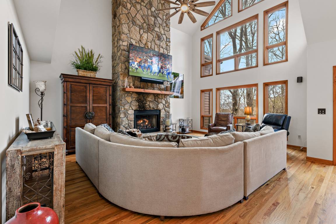 294 M² Cabin ∙ 3 Bedrooms ∙ 8 Guests - Boone, NC