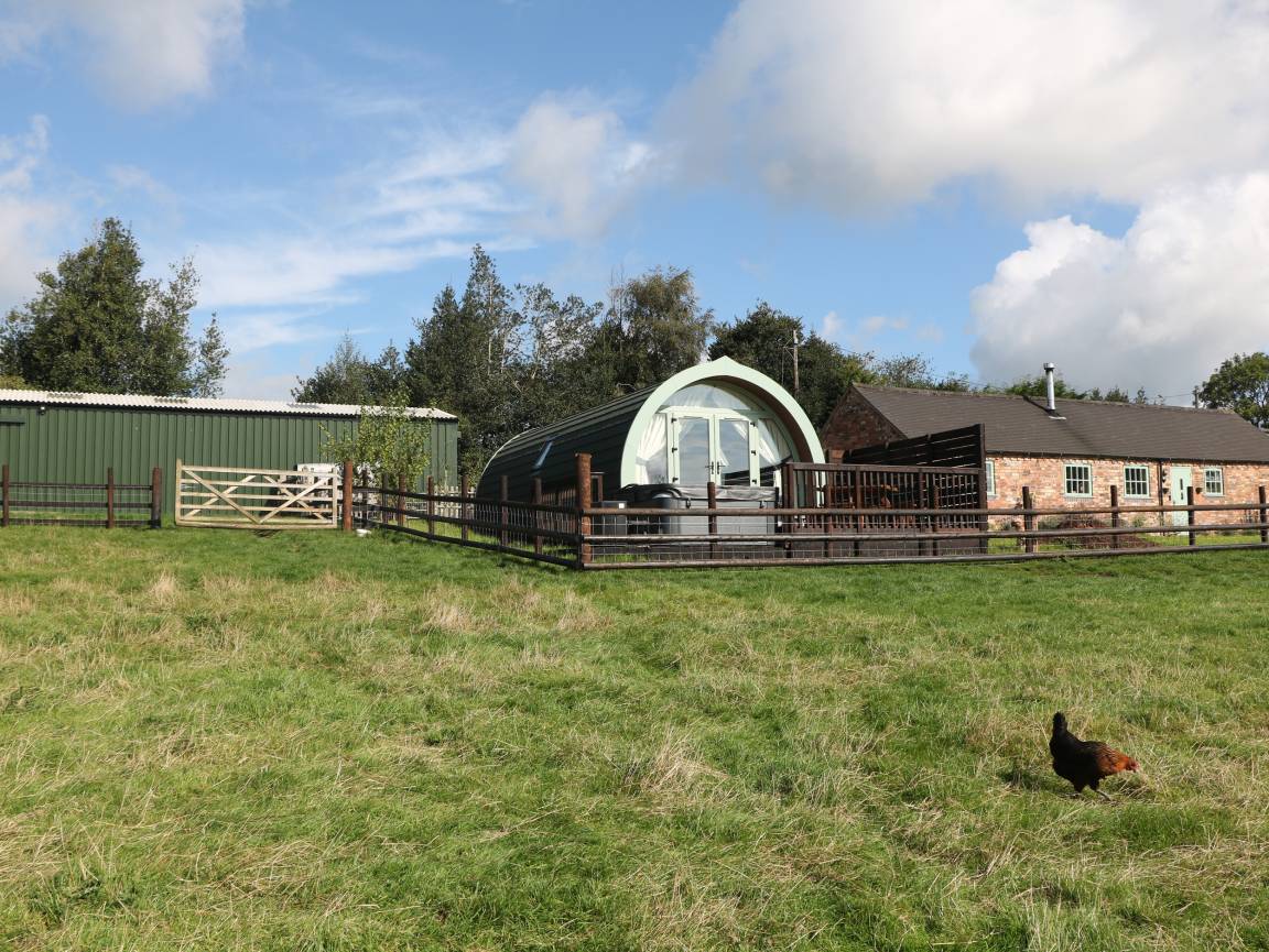 Cottage ∙ 2 Bedrooms ∙ 4 Guests - Alton