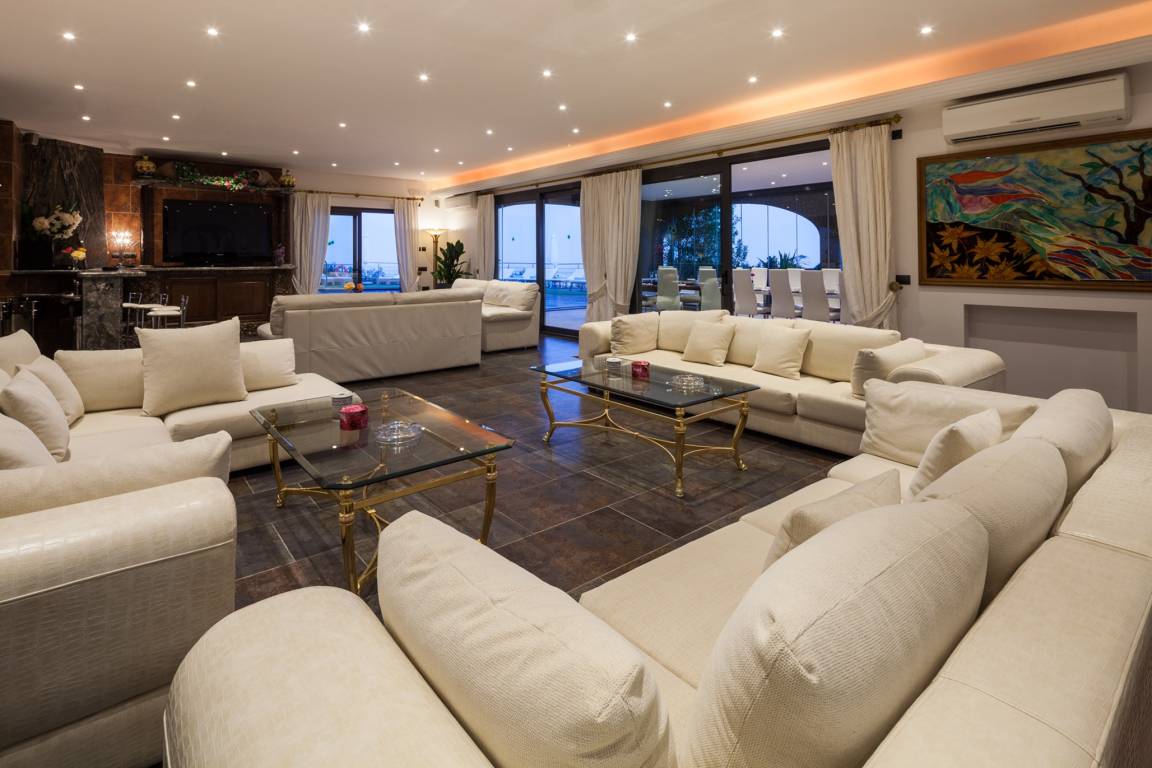 Villa ∙ 6 Habitaciones ∙ 12 Huéspedes - Islas de Ibiza