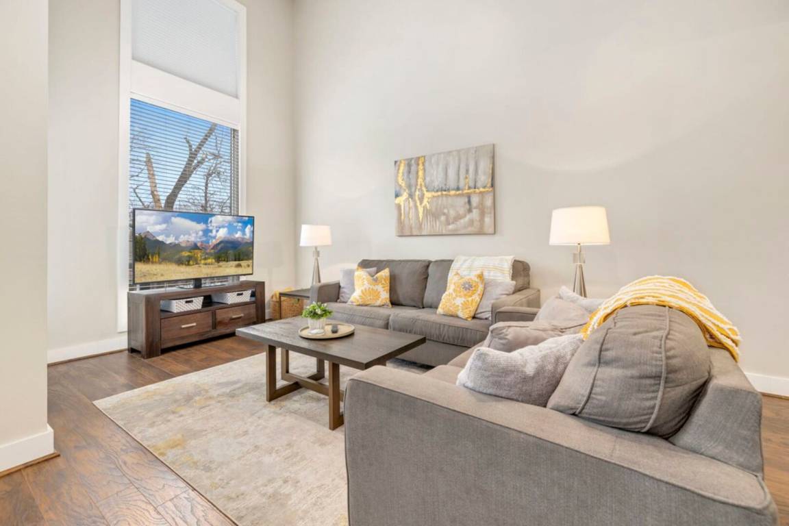 107 M² Apartment ∙ 1 Bedroom ∙ 4 Guests - Fayetteville, AR