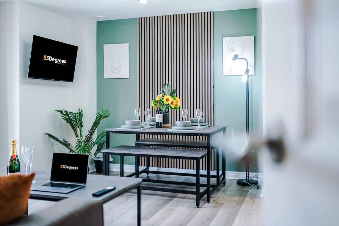 Apartment ∙ 2 Bedrooms ∙ 6 Guests - Salford