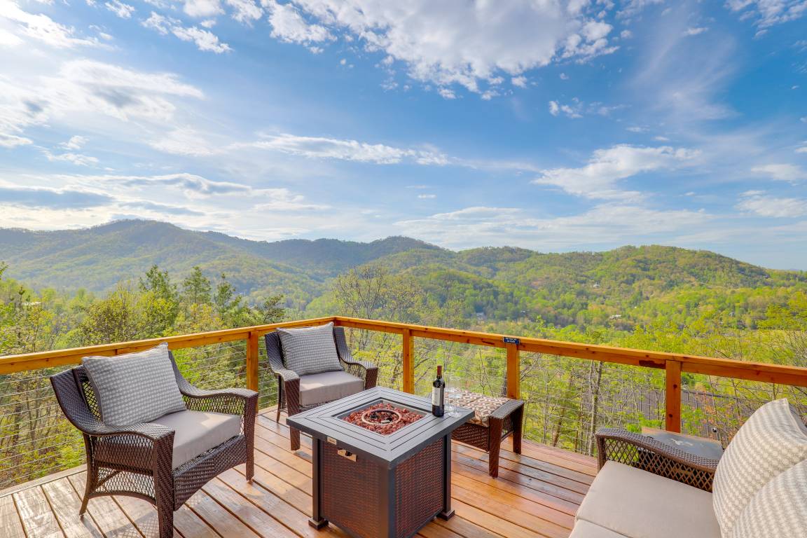 222 M² House ∙ 4 Bedrooms ∙ 9 Guests - Asheville, NC