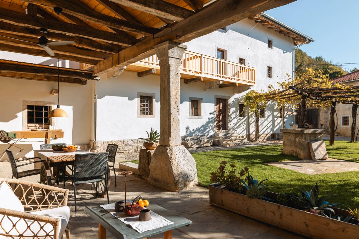 402 M² Villa ∙ 5 Bedrooms ∙ 18 Guests - Ajdovščina