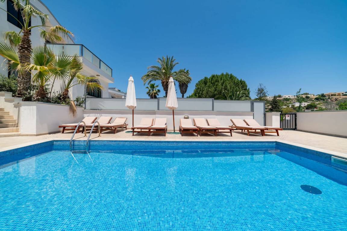 Villa ∙ 5 Bedrooms ∙ 12 Guests - Malta