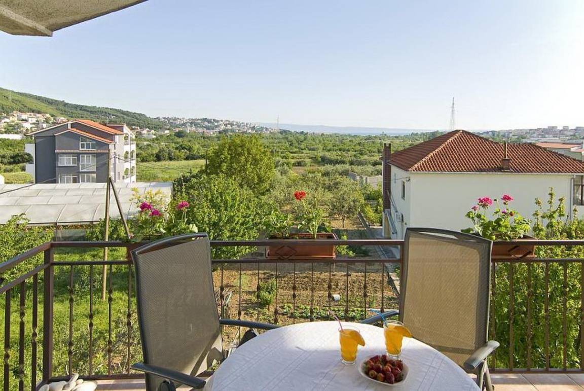 100 M² Apartment ∙ 2 Bedrooms ∙ 5 Guests - Podstrana