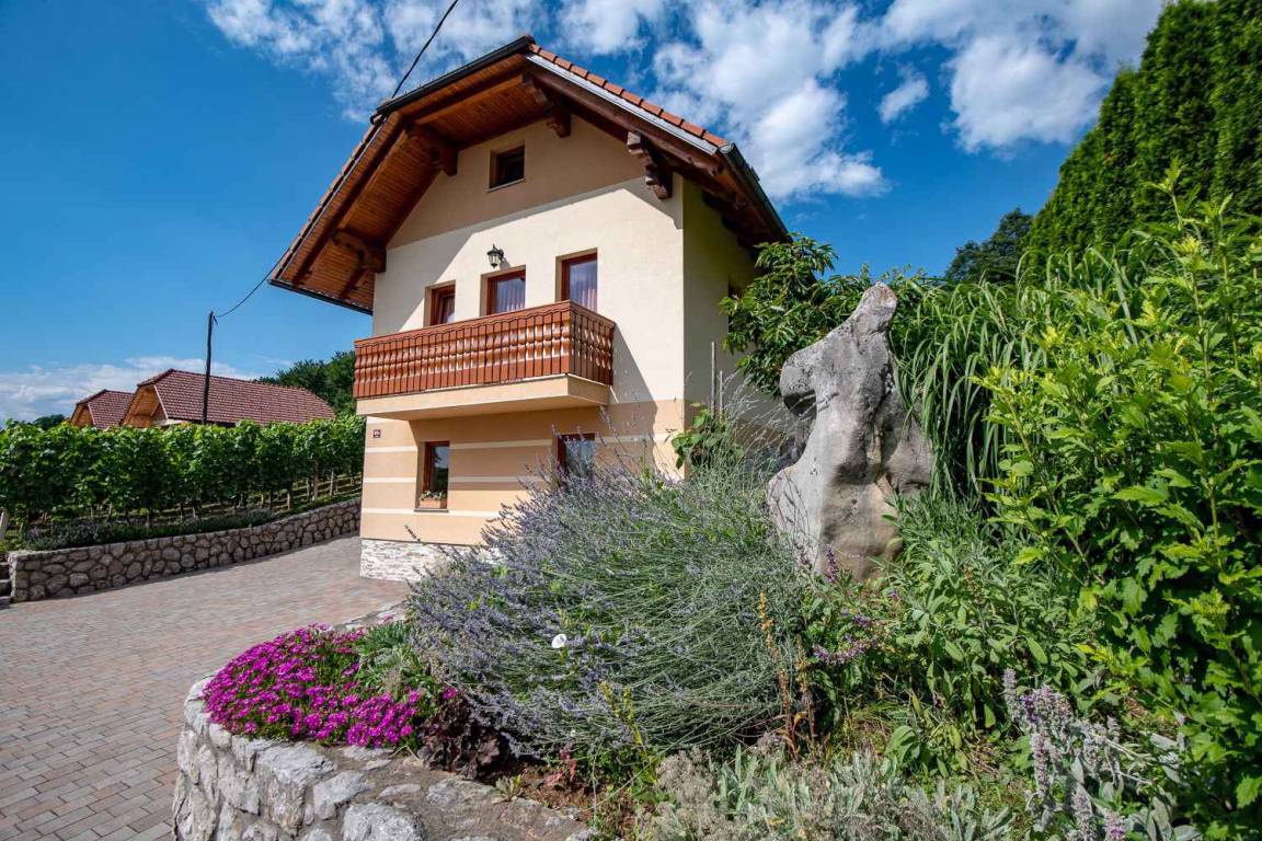 48 M² Ferienhaus ∙ 1 Schlafzimmer ∙ 4 Gäste - Slowenien