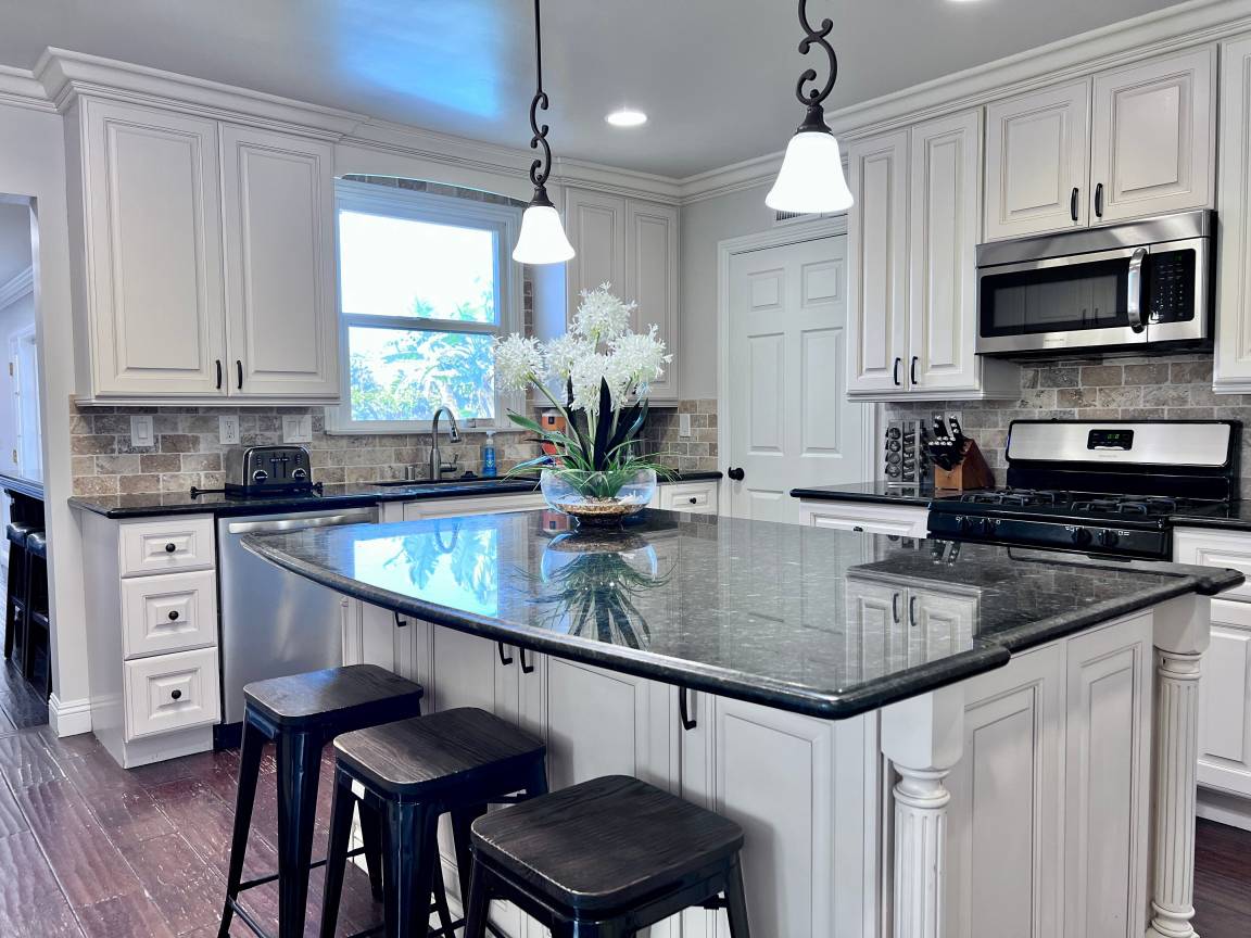 232 M² House ∙ 5 Bedrooms ∙ 10 Guests - Huntington Beach, CA